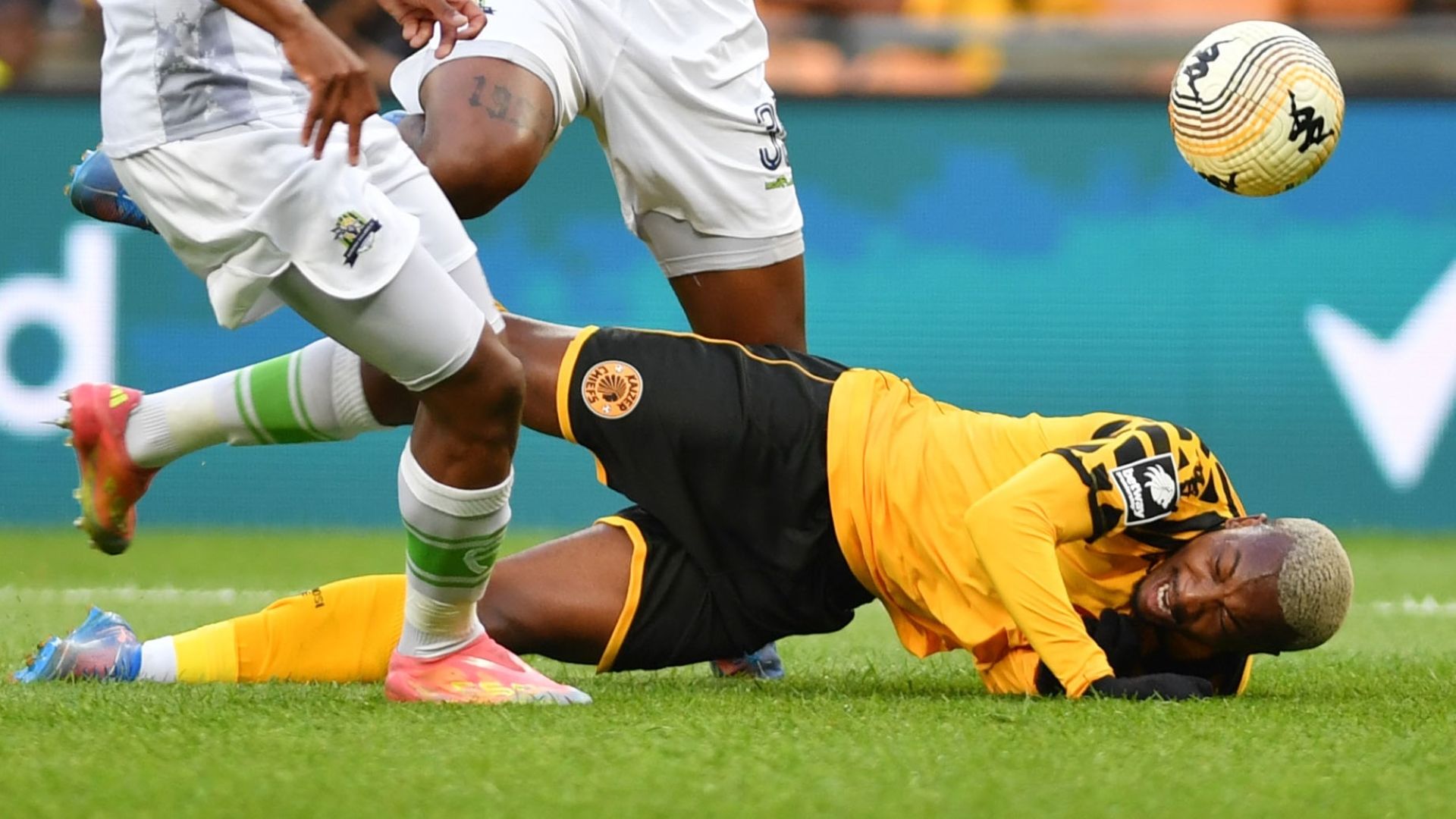 Khanyisa Mayo expected to 'do more for Kaizer Chiefs' but lacks match fitness - He is still not ...